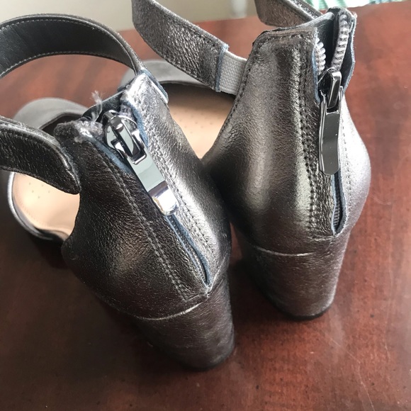 Easy Spirit | Shoes | Evolve Easy Spirit Silver Bootie Heels Size ...
